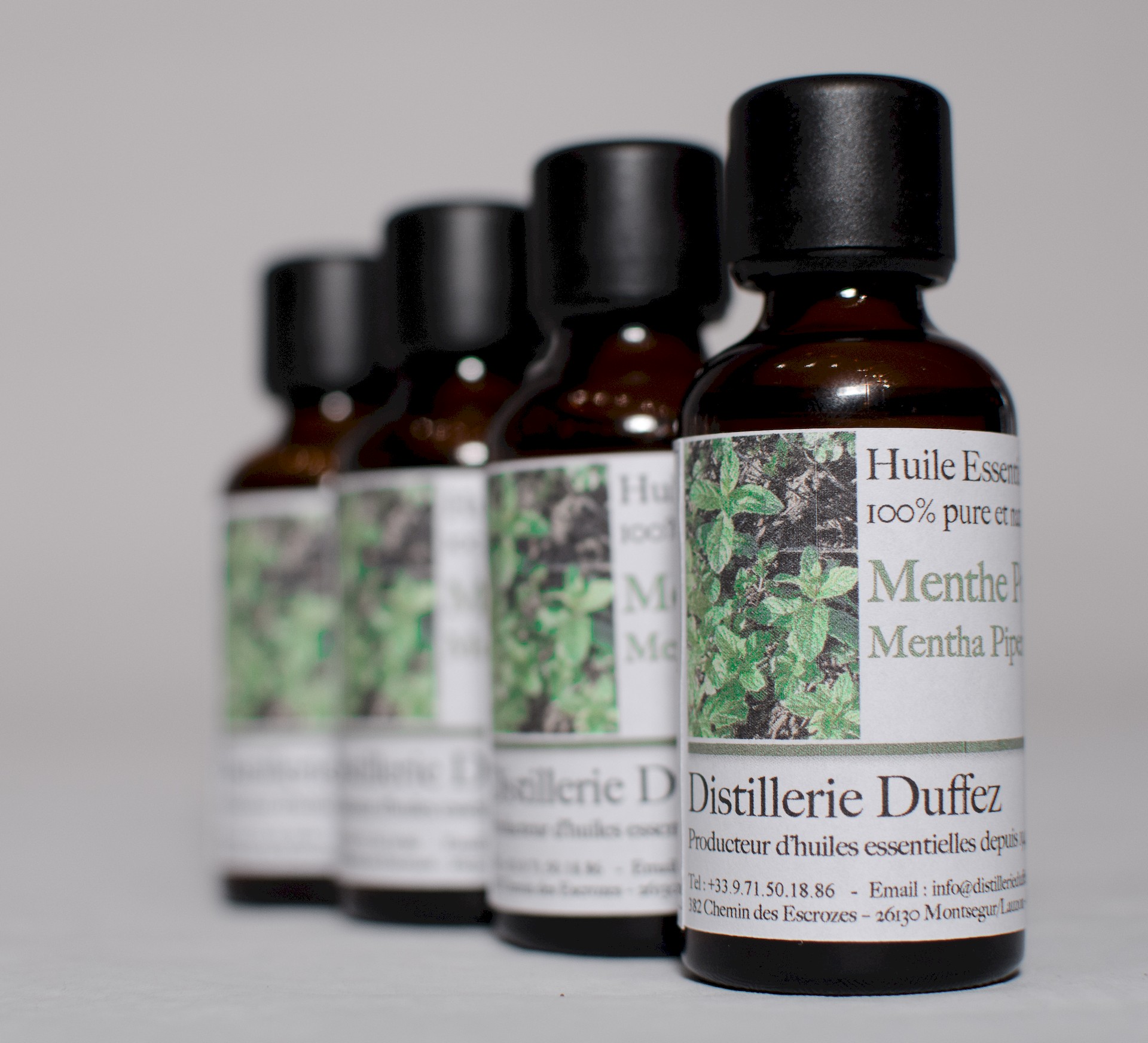 Huile Essentielle de Menthe Poivrée | Pure et naturelle | Distillerie ...